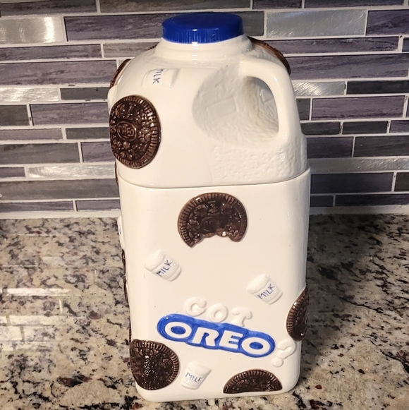 Oreo | Kitchen | 2 Oreo Cookie And Milk Themed Food Storage Container ...